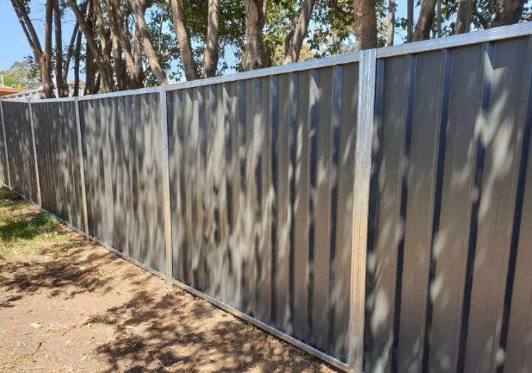 COLORBOND® steel Gal Post/Rails Woodland Grey Infills project by PH ...